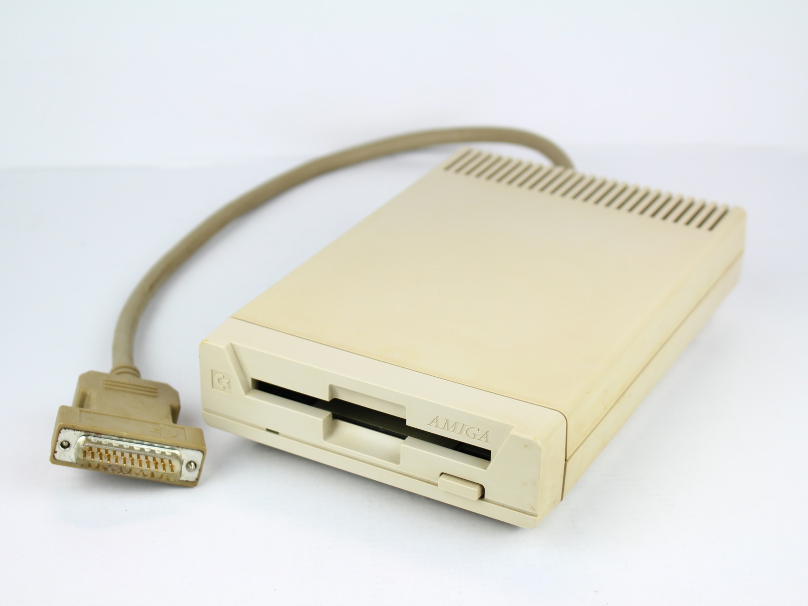 Commodore Amiga 1011 External 3.5 Disk Drive - WTS Retro - Køb her