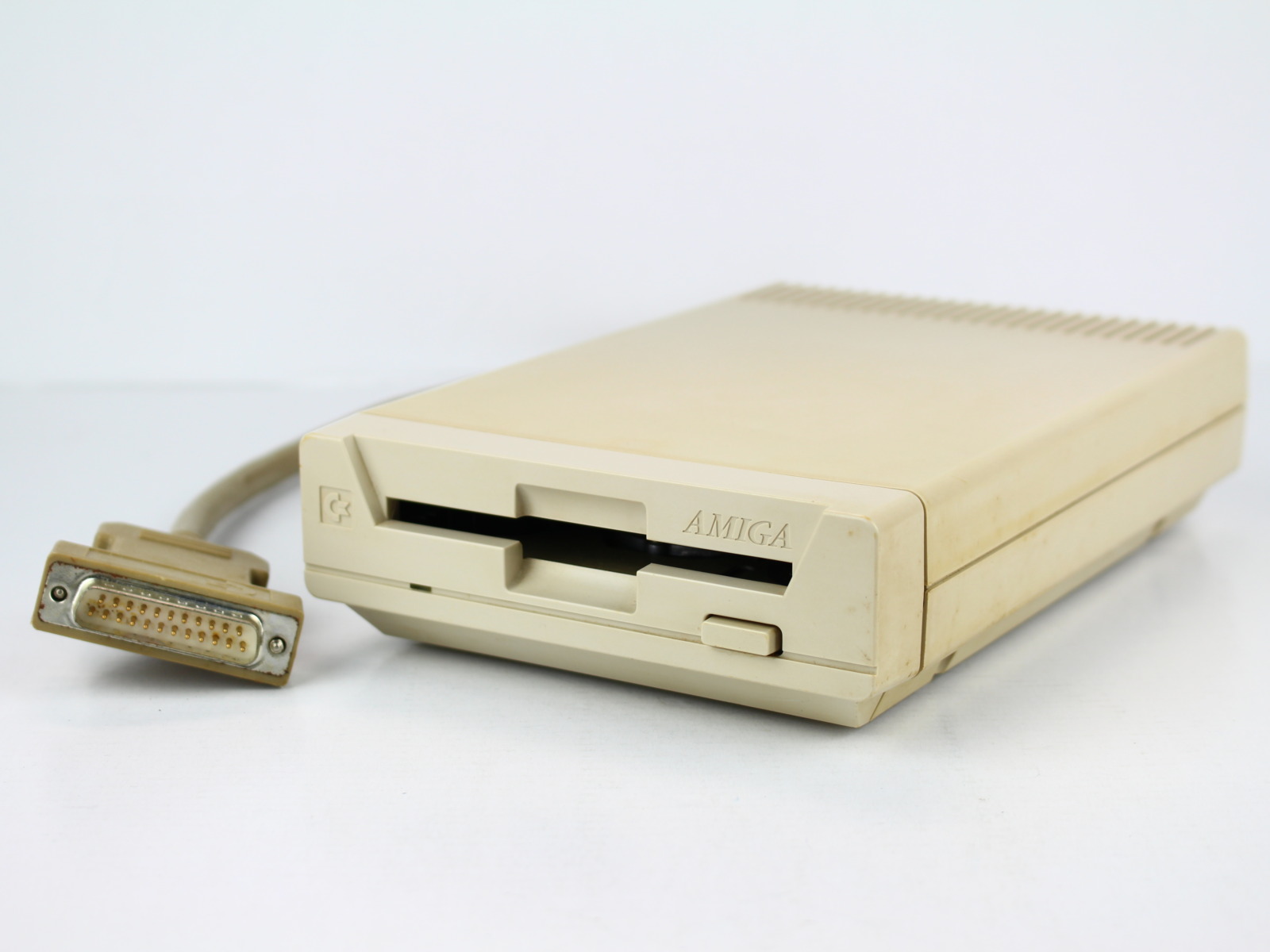 Commodore Amiga 1011 External 3.5 Disk Drive - WTS Retro - Køb her