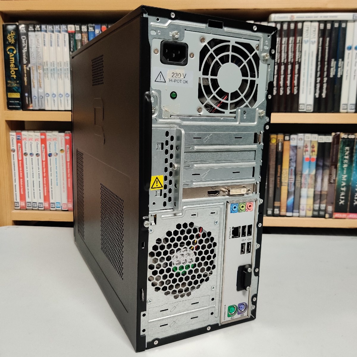 Compaq CQ5021SC (Intel Pentium 2.4GHz, 4GB Ram, 320GB HDD, WinXP)