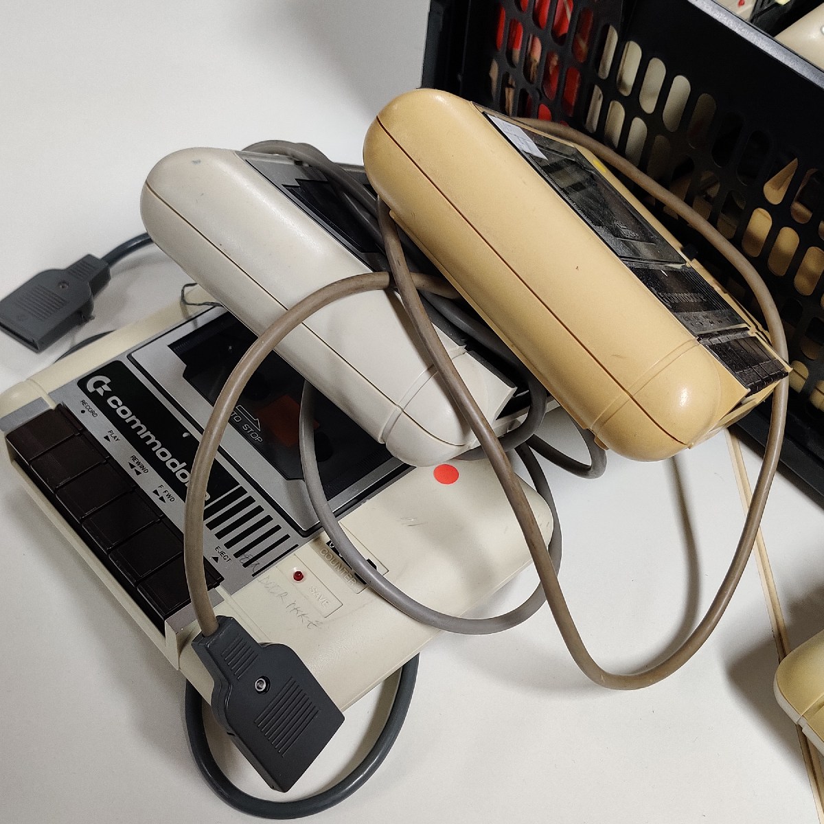 Kasse med 17 defekte C64 datasetter - WTS Retro - Køb her