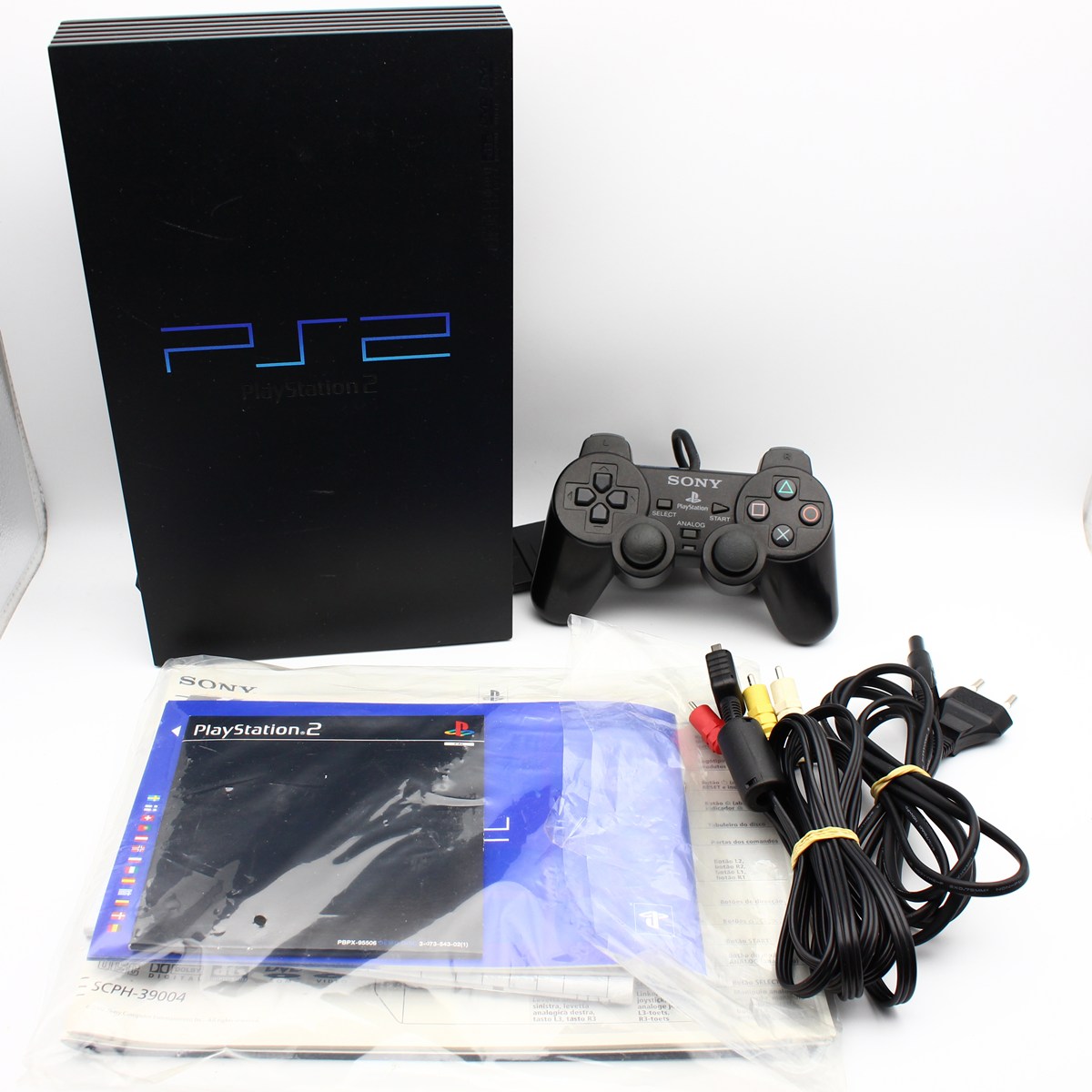 Playstation 2 konsol (FAT - Boxed - SCPH-39004) - WTS Retro - Køb her
