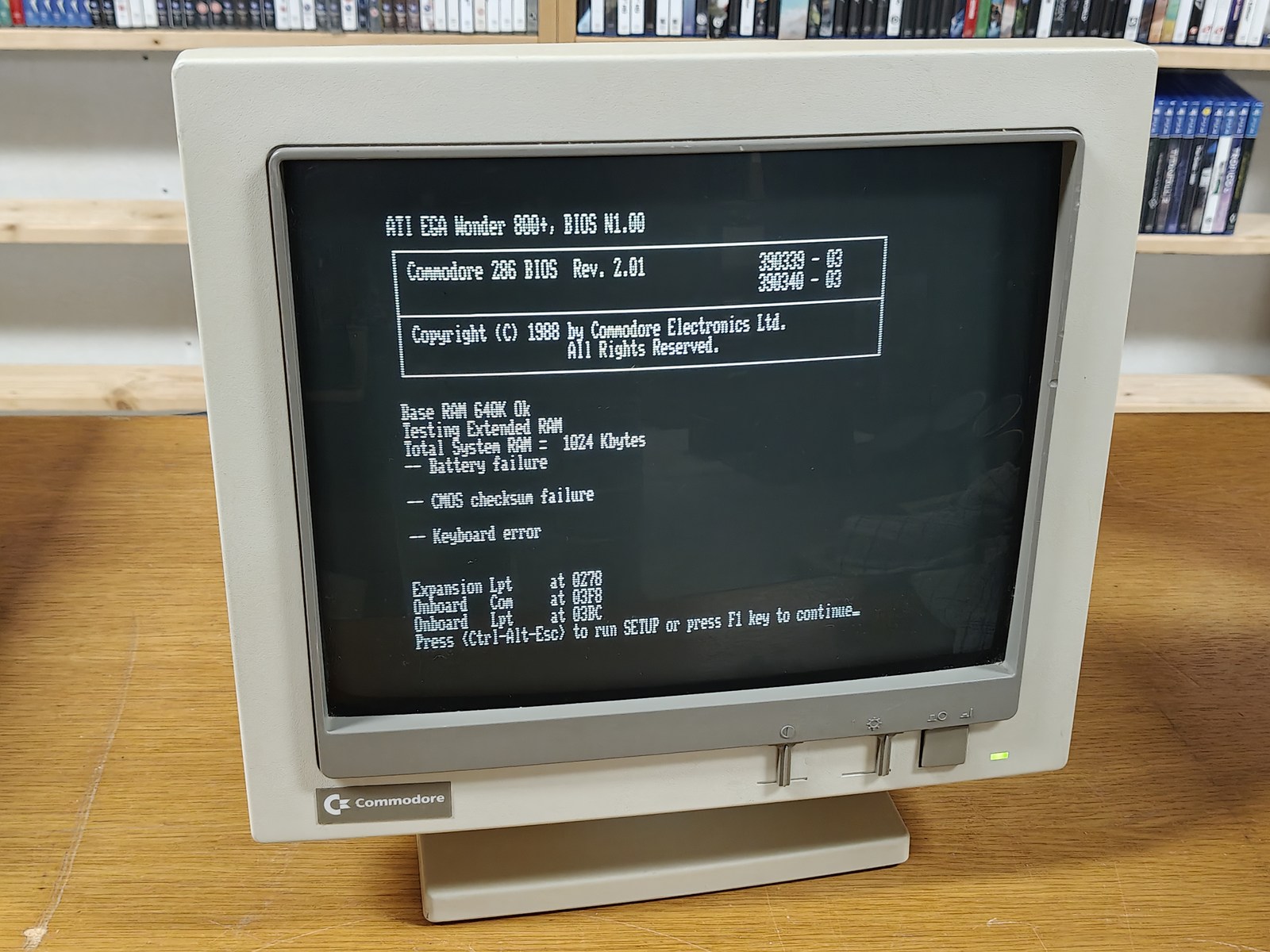 Commodore VISA FM 1421 14" Monochrome Monitor - WTS Retro - Køb her