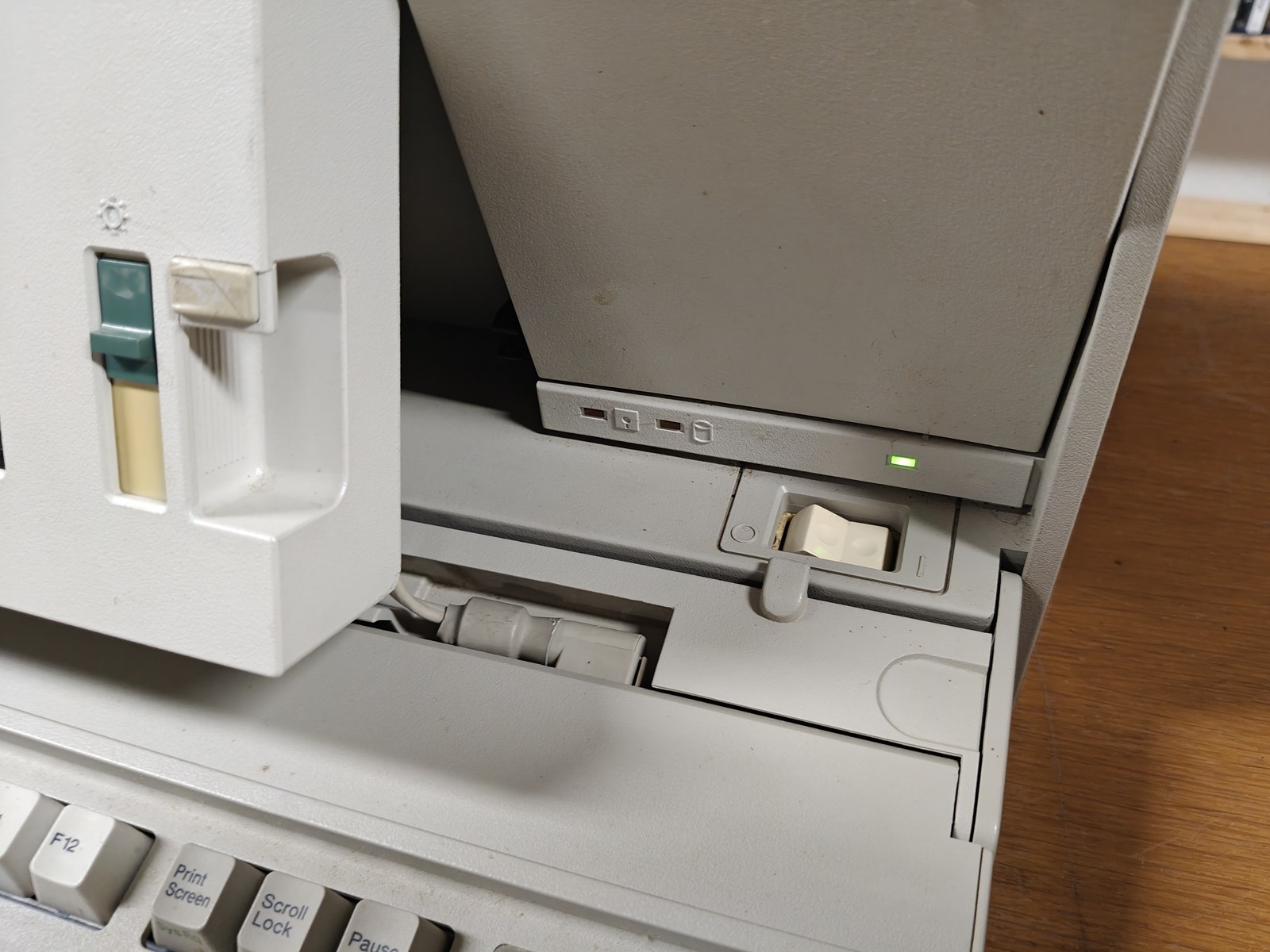 IBM PS/2 Model P70 386 Portable Computer (Delvis defekt) - WTS Retro