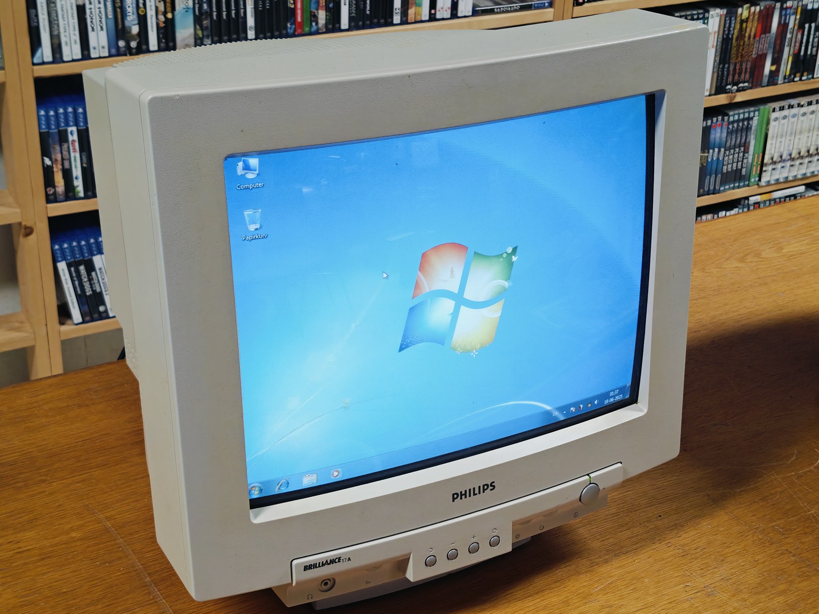 Philips Brilliance 17A 17" Touchscreen CRT Monitor - WTS Retro - Køb her